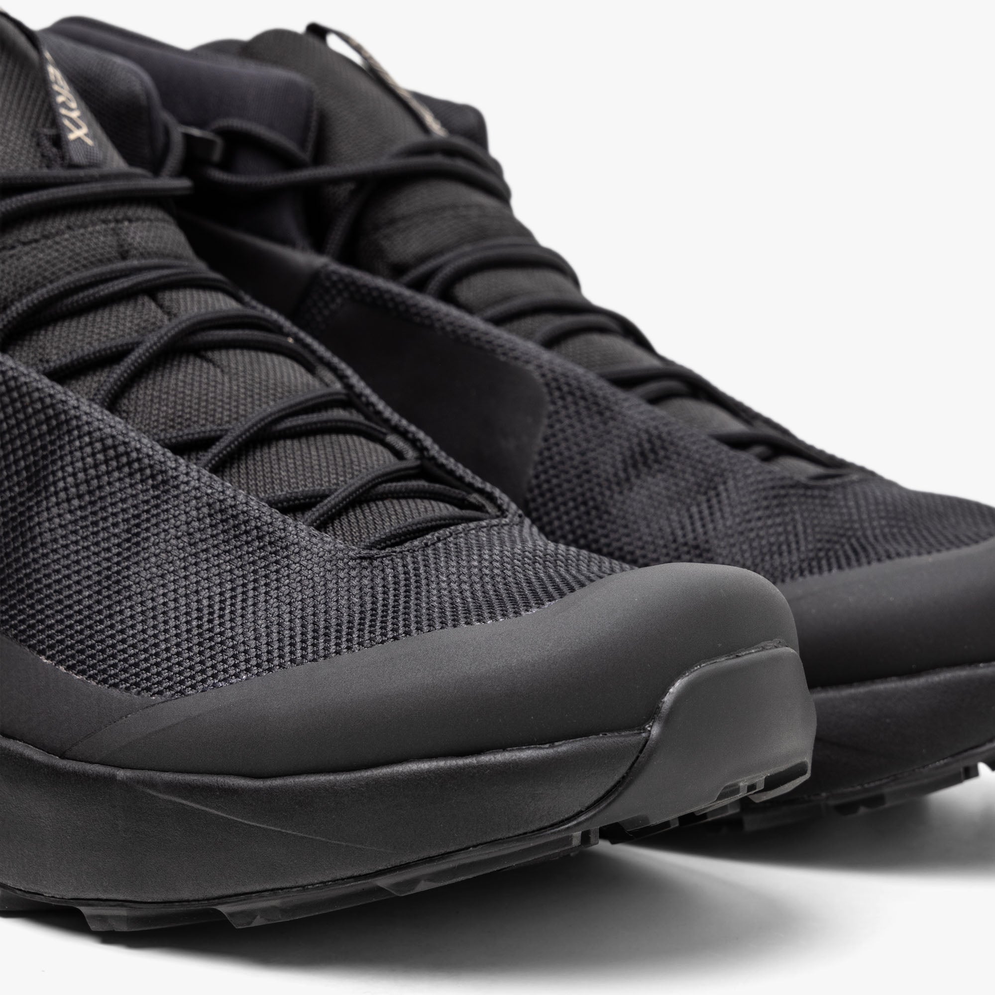 Arc'teryx Kopec Mid GORE-TEX Black / Black – Livestock Arc'teryx Kopec Mid GORE-TEX Black / Black – Livestock